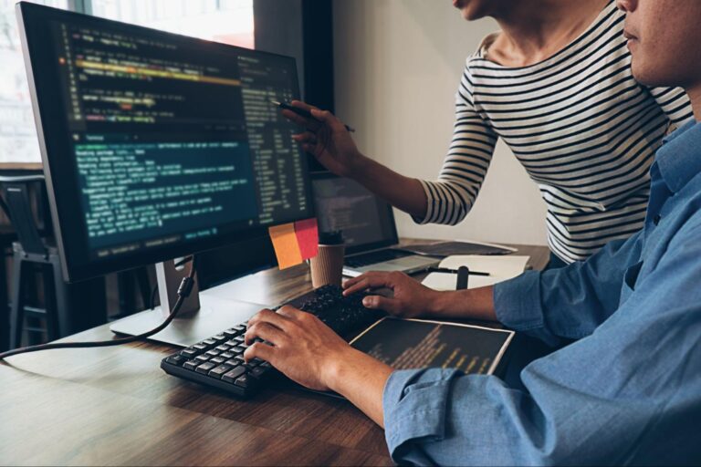 Desenvolvedor back-end: O que é, o que ele faz, habilidades, salário, como se tornar um